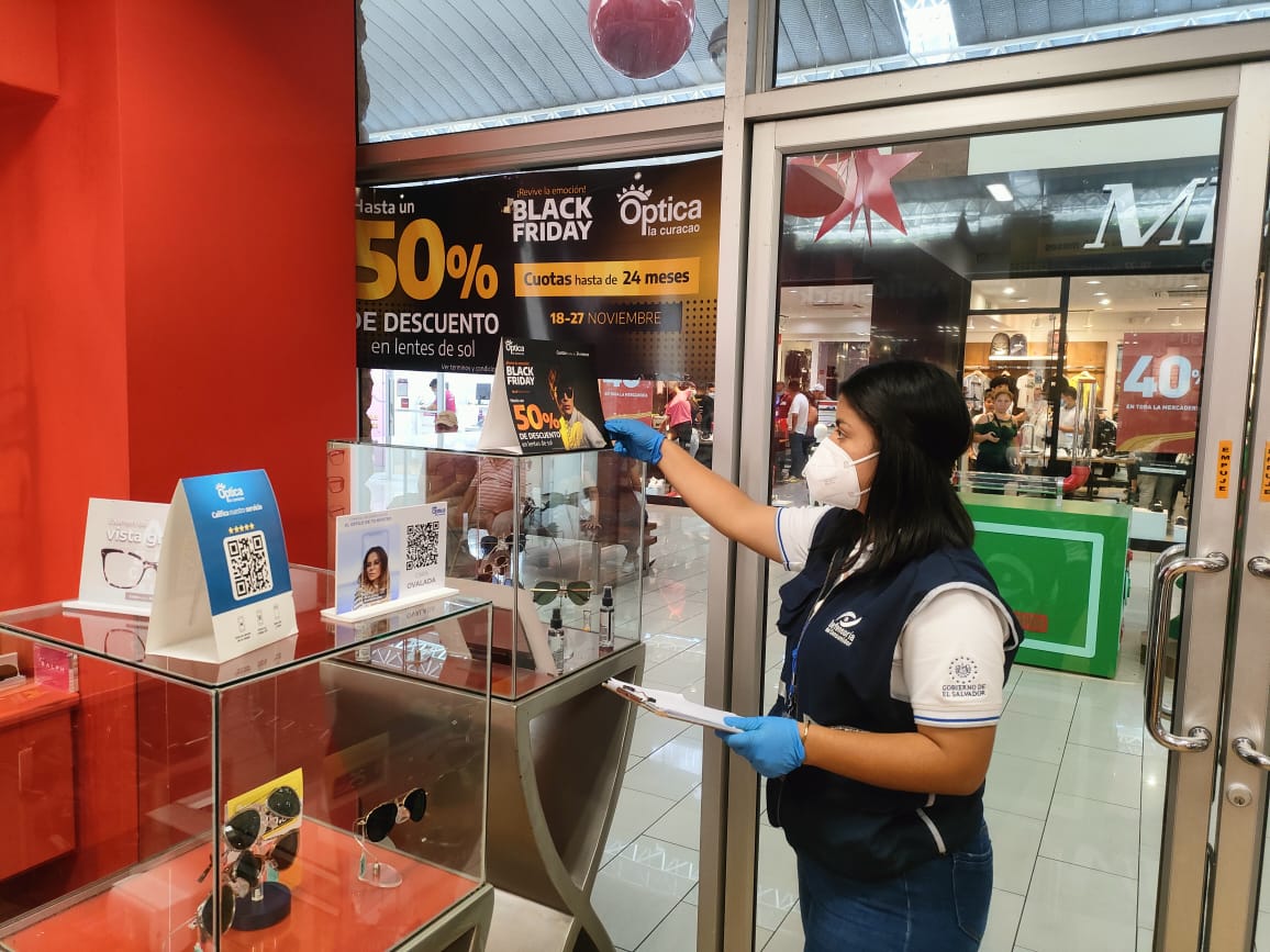 Así miran los salvadoreños el “Viernes Negro” - Comercio & Negocios