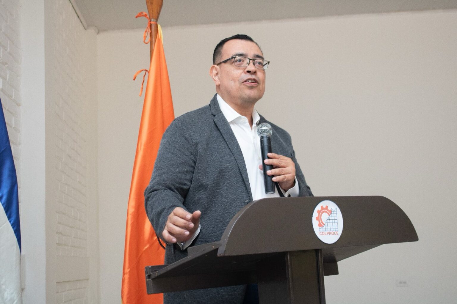 Oscar Cabrera: “la economía está en una trampa de bajo crecimiento ...