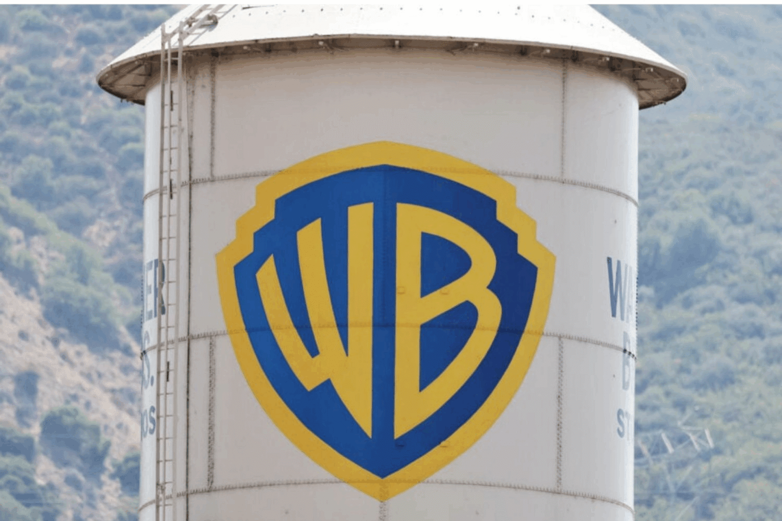 Netflix, Paramount y Comcast compiten por adquirir Warner Bros ...