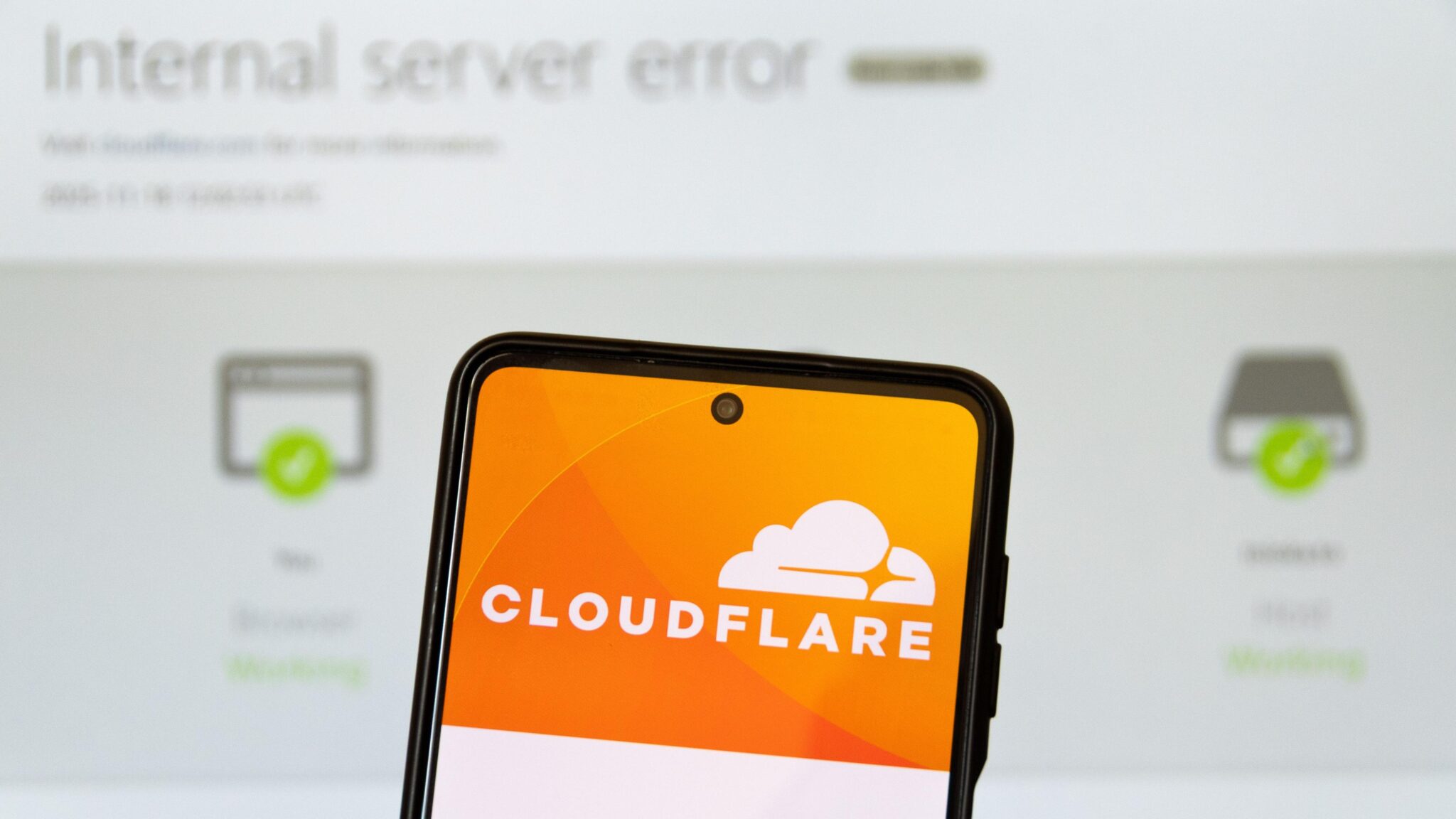 Cloudflare supera falla global que dejó inaccesibles millones de sitios web - Comercio & Negocios