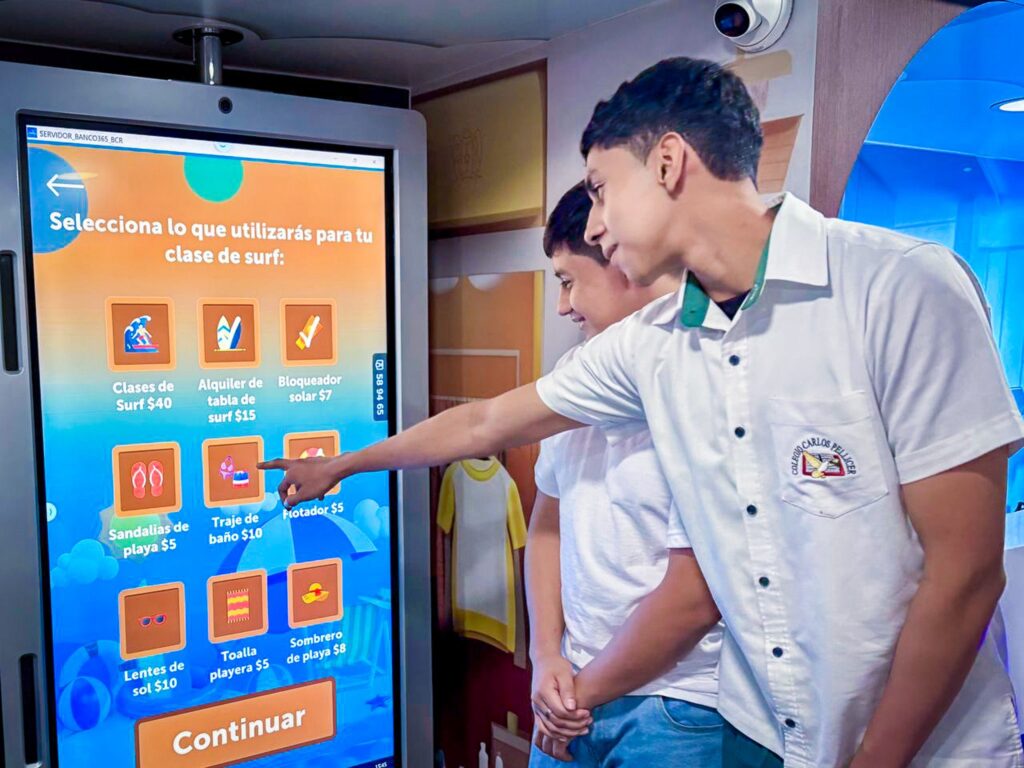 BCR impulsa educación financiera móvil 2026 - Comercio & Negocios
